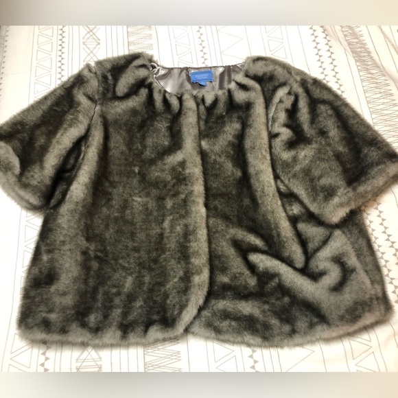 Simply Vera Vera Wang | Jackets & Coats | Simplyvera Faux Fur Bolocape ...